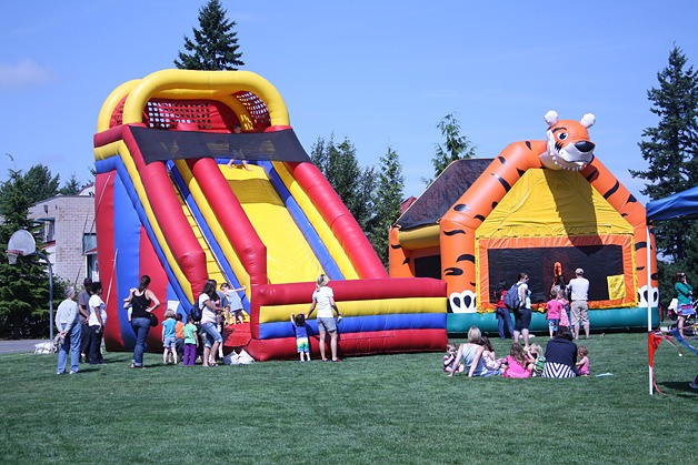 Kids get bouncy fun at Crossroads Park | Photos | Bellevue Reporter