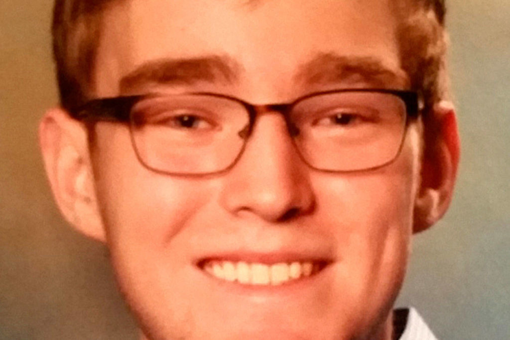 Bellevue teen with cystic fibrosis receives scholarship | Bellevue Reporter