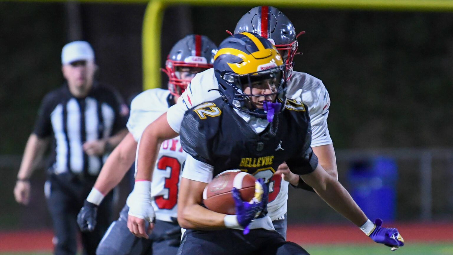 Bellevue defeats Mount Si in football action | Bellevue Reporter