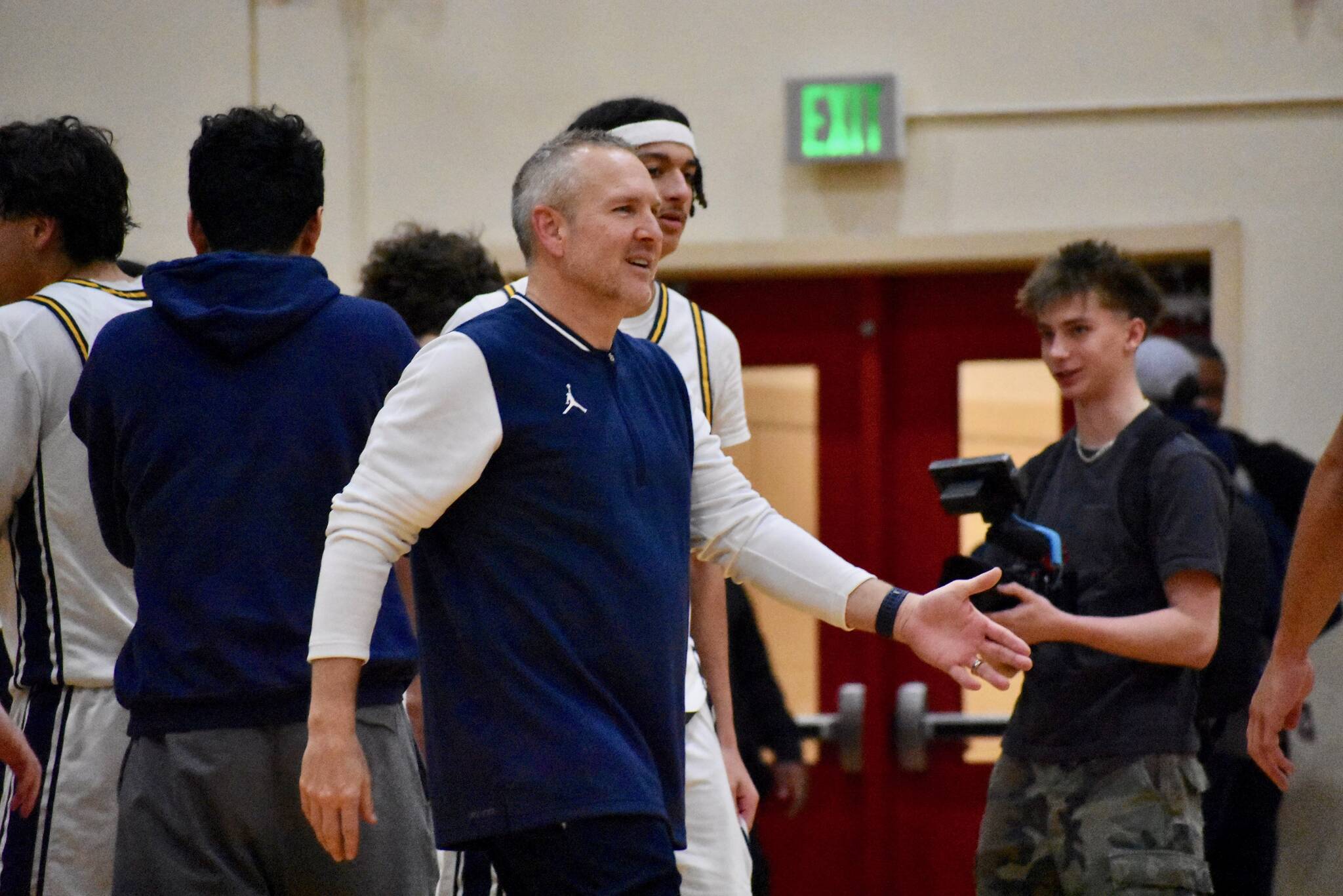 Bellevue hangs on in OT to win fourth straight KingCo crown | Bellevue ...